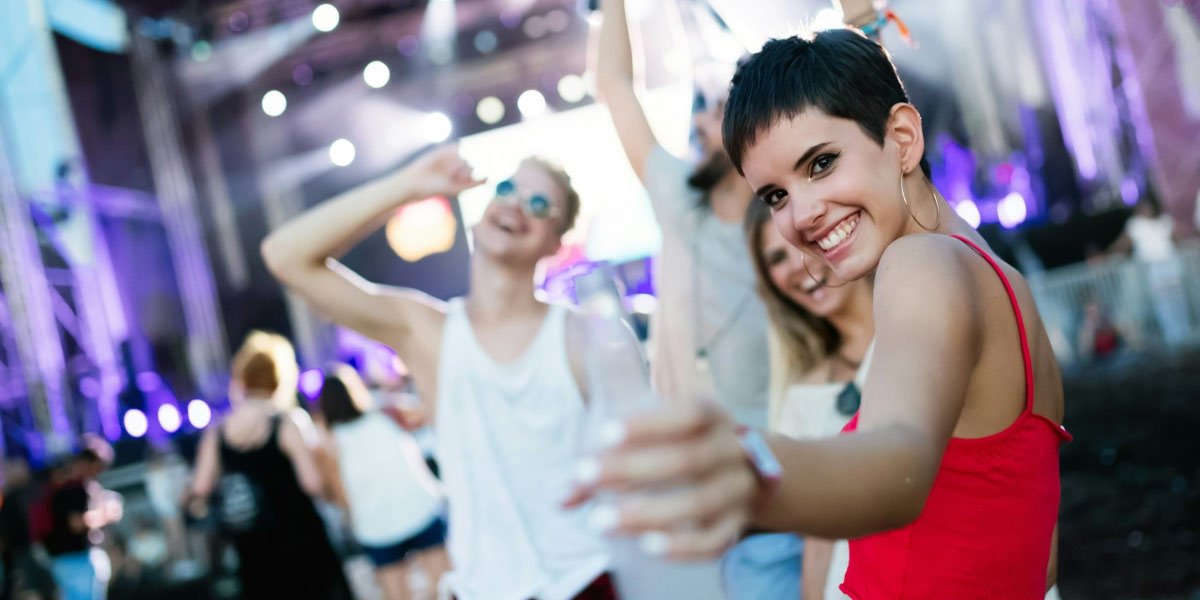 How Do Artists Maintain High Energy During Concerts? - Artist Weekly